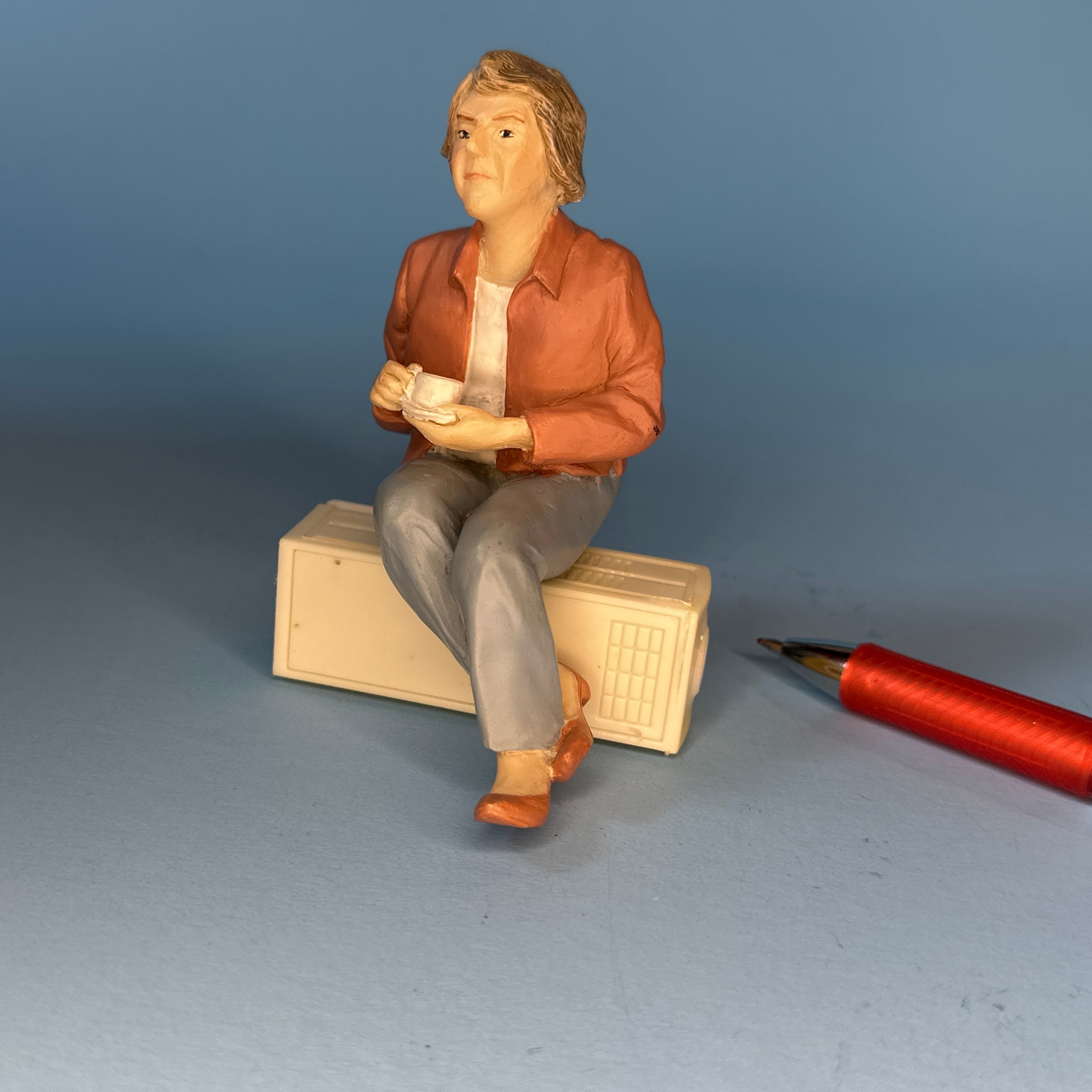 1” Scale Hand-Painted Resin Grandma Doll – Seated with Coffee – miniLAND.ca