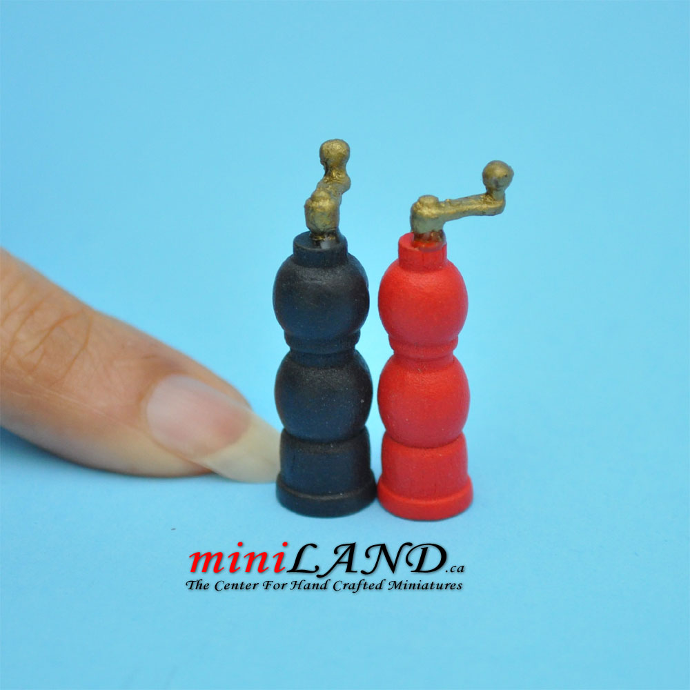 Tall and colourful salt and pepper grinder 1:12 scale – miniLAND.ca